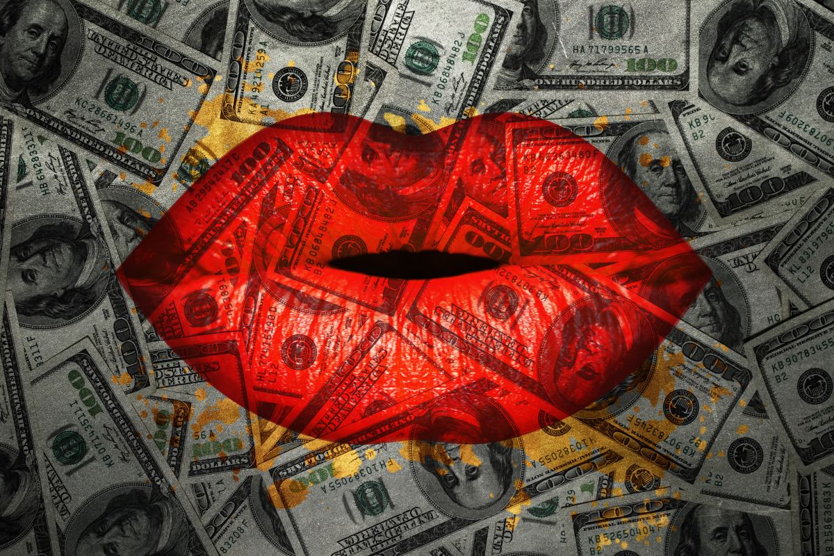 Money Kiss – Pineapple Licensing